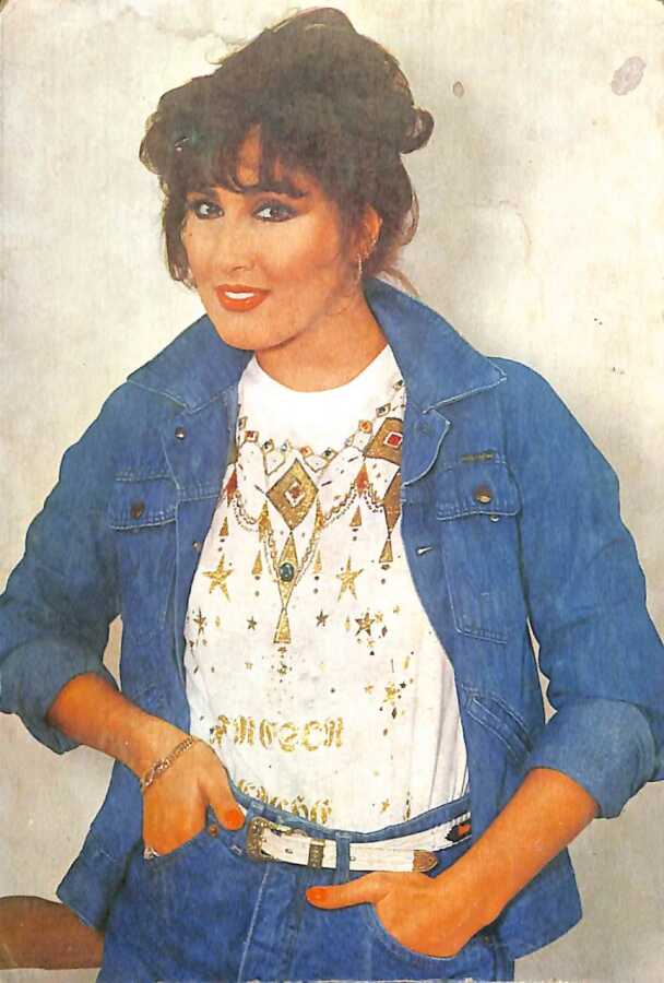 Nükhet Duru Kartpostal KRT16880 Yerli Artist Kartpostalı